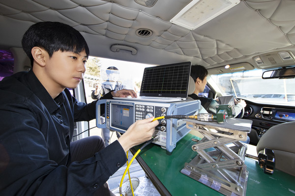 KT, 5G와 위성 상용 주파수 지원하는 RIS 기술 개발