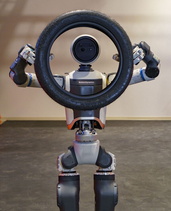 Redefining HR in the Age of Robotics and AI ... Hyundai Motor and ...